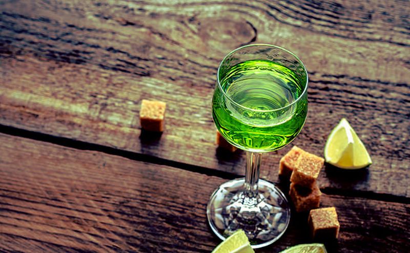 Istorija apsinta: Zelena vila ili zeleno prokletstvo? - Nova Ekonomija